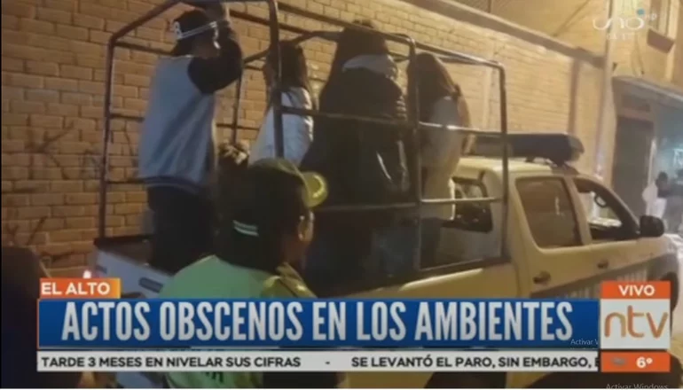 Sorprenden Infraganti A Universitarios Teniendo Relaciones Sexuales En Un Minicine De El Alto